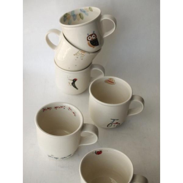 大人も子供も大満足の優しいタッチの子供マグです。ストンとしたかたちで底が広く、安定感があります。口元も欠けにくいように玉縁にろくろをひいています。小さめカップは飲み残しがなくていい大きさ、ということで実は大人の方にも人気です。作家　ヒロロ工...