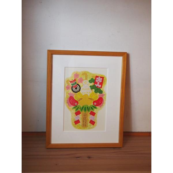 デザインから製作まで、完全一人工房の版画工房みのむし油性インクの色鮮やかな発色を生かした版画に目を奪われます。日本で考案された「ペーパースクリーン版画」という技法で作られ、1枚1枚手刷りで摺っています。油絵のようなインクの盛り上がりがあり、...