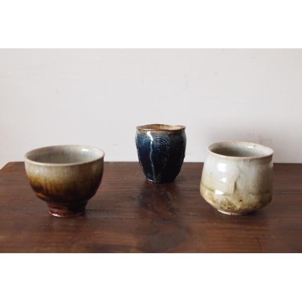 益子の田尾明子さんの器。それぞれに違う土味が魅力のぐい?み3種。全て1点ものです。ゆるいゆらぎのあるフォルムやすっとしたヘラ目、釉の滲みが美しいグラデーションを見せるゴロンとしたものなど小さな器に様々な魅力がぎゅっと詰まっています。渋いけど...