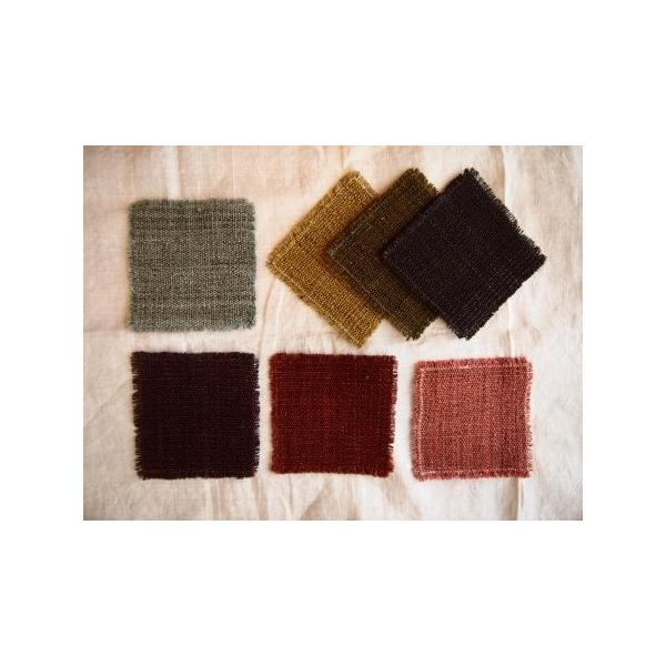 作家 かじか工房素材 麻100%お洗濯は中性洗剤で手洗いし、引っ張って形を整えて干してください。サイズ 15×15cm南アルプス市でご夫婦で草木染の工房をされています。自然の色はとても多彩で、優しく深みがあります。苧麻の外皮ごと繊維にした、...