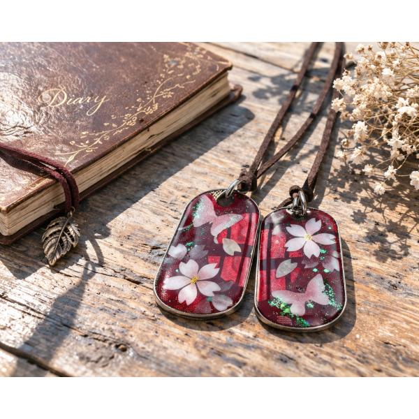 【伝統技法が息づく、世界にたった一つの贈り物を】熟練の職人が一点一点、手描きエアブラシで染め上げる繊細なグラデーション。さらに、艶やかなUVレジンを幾重にも重ねることで、奥行きのある「和」の美しさを閉じ込めました。大量生産品にはない、手仕事...