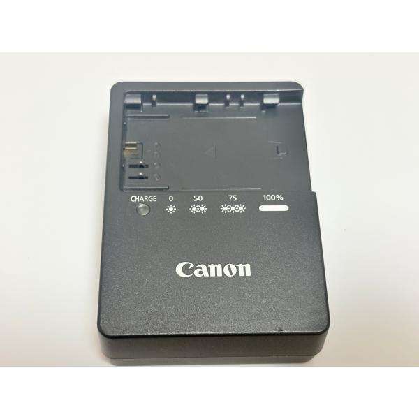 状態良好の中古品です。掲載写真は代表画像です。同一型番・同程度の状態の商品を発送いたします。外観には通常使用によるスレ・小キズがある場合があります。バッテリーパック LP-E6P／LP-E6／LP-E6N／LP-E6NH 専用の充電器（コン...