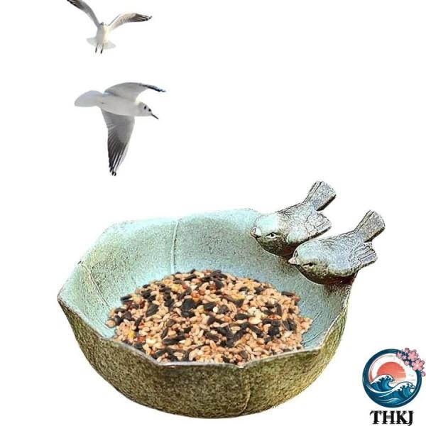 1.【セラミックボウル】：鳥のフィーダーは高品質の素材で作られており、裏庭でより多くの鳥を引き付けるのに十分な広さです。そして、それは鳥の餌やりをより簡単かつ面白くするために安定して屋外の丸いテーブルまたは椅子に置くことができます。2.【ヤ...