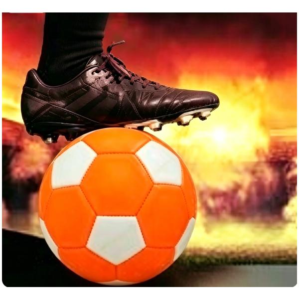 カーブが良くかかるサッカーボールですこのボールを使えばあの元代表で世界的フリーキッカー並みのカーブボールが蹴れるかもゴムのような弾む素材＆カーブがよくかかるのでゴールキーパーの練習にも最適オレンジ×ホワイトで特徴的なデザイン遊びにも練習にも...