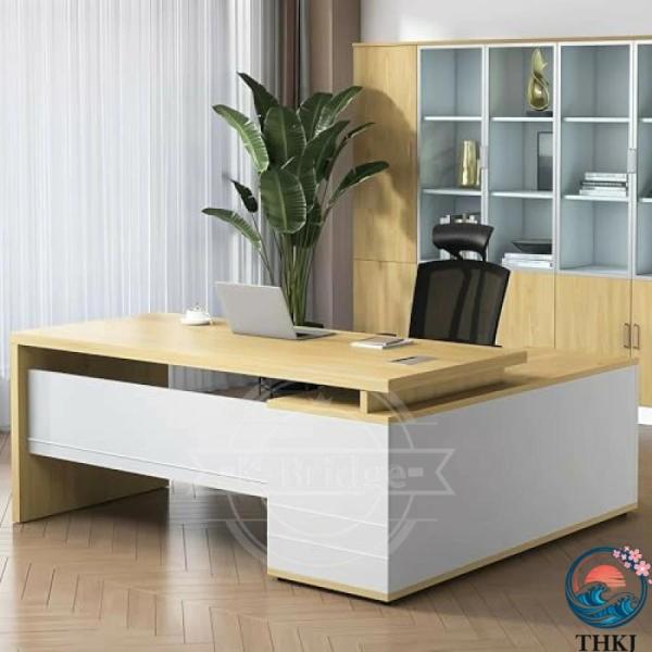 サイズ: 天板幅 1.6メートルパッケージ重量: 約50 kgご注意: 本品は2つの梱包に分かれてお届けします。電池の使用: 不要【L字型デスク】 このL字コーナーデスクは、お部屋にクラシックな雰囲気を添え、省スペースのコーナー設計で部屋の...