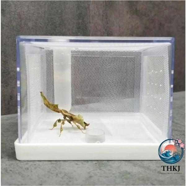 カマキリは脱皮するときに逆さまにぶら下がる習性があるため、這う必要があります。 孵化したばかりのカマキリを飼育し、脱皮して成長していく過程を体験できます。高精細な鑑賞体験：飼育箱は高精細なアクリル素材で作られており、前面にガーゼネットがない...