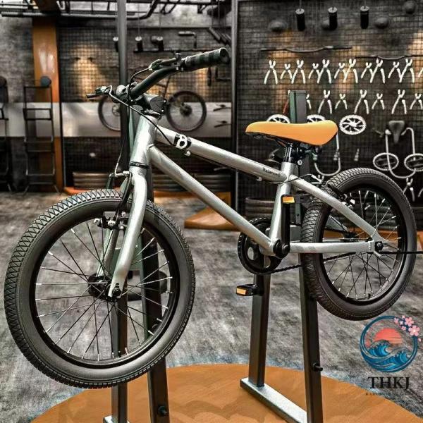 【高品質素材】：高性能な超高炭素鋼が特徴のクロスバイクです。軽量かつ剛性が高く、加速力やスピードに優れています。ショック吸収性に優れたフレームにより長時間のライドでも疲れにくく快適です。【サイズガイド】16インチの子供用マウンテンバイクスー...