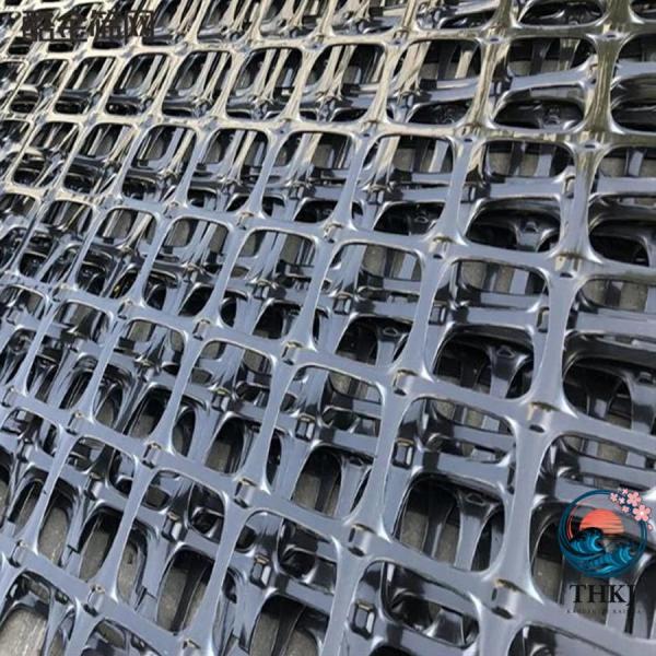 材質：PEプラスチック特徴：錆びず、変形せず、安定して耐久性があります省スペース：プラスチックネットは、輸送や保管が簡単なように丸められており、使用しないときは簡単に丸めることができます寸法：1.2x50メートル。 重量が重いほど、柵は厚く...