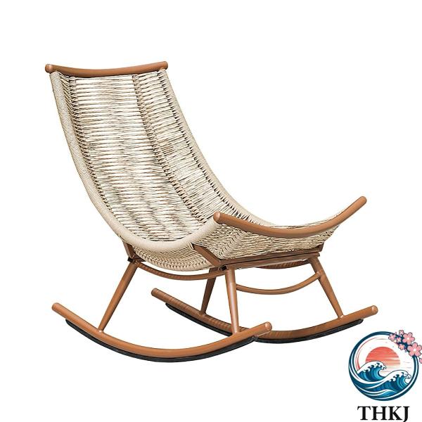 ? 丈夫で多目的: この耐候性とUV耐性のあるラタンロッキングチェアは、手編みの合成ラタンとスチールフレームから作られた素晴らしい装飾で、頑丈で耐久性を実現し、屋内でも屋外でも楽しむのに最適です。 フロントポーチ、パティオ、庭、裏庭に最適で...