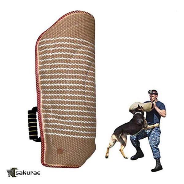 犬訓練用スリーブのカバーx1サイズ：60 x 30 cm 左右手を問わず、適用します。安全なリネン素材で耐久性が非常に良いです。重量：約1400ｇ軍用犬の訓練、警察犬・番犬の訓練、不審者に噛み付き訓練に適用です。肘、腕を覆い、犬をトレーニン...