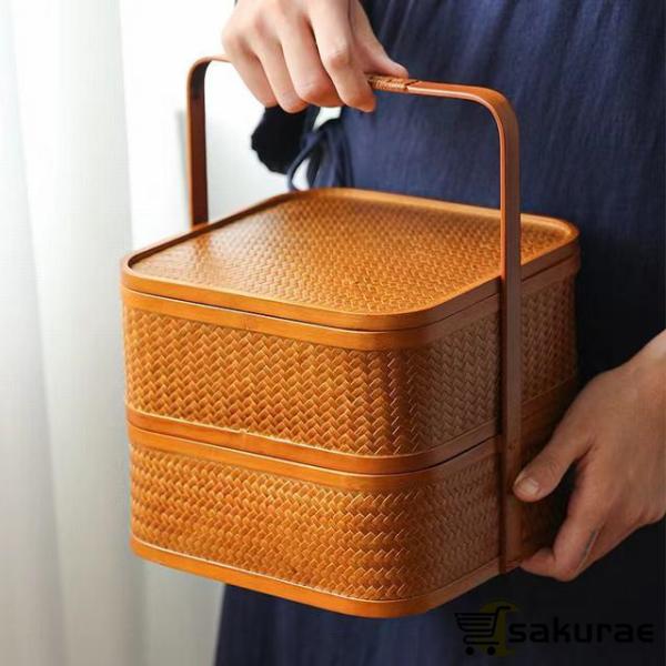 内部高（一段）：約7cm素材：竹リビング、キッチンなど茶器の収納や、書斎?玄関などでの小物入れにも丁度いいサイズ感です。モダンな佇まいで収納を兼ねながら持ち運びにも便利なコンパクトなサイズです。お出かけにお弁当?ランチボックスとしてアウトド...