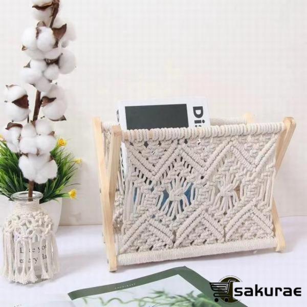 サイズ: 約　高さ26cm　幅33cm　奥行き18cmマクラメ(コットンコード)で製作した小物収納ラックです。お部屋や店舗のアクセントにいかがでしょうか置くだけで、お部屋を今流行りのボヘミアンテイストにしてくれます。インテリア、ナチュラル系...