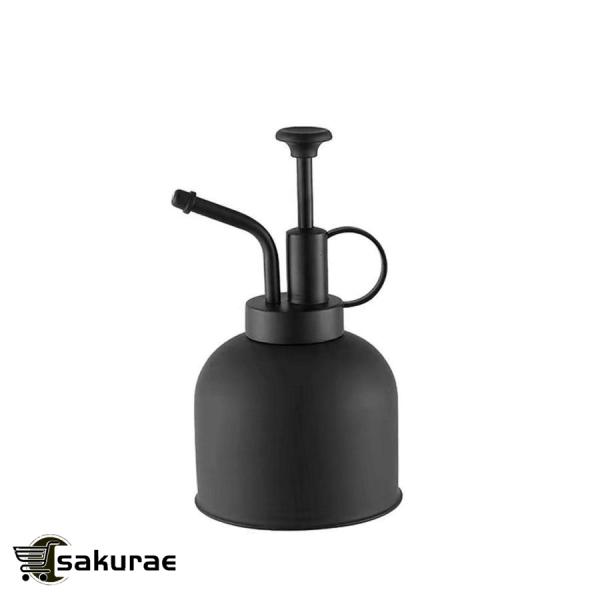 「安定の品質」：霧吹きの材質は高級ステンレスと合金を使用しています、サビる心配がなく安心してお使いいただけます。良い素材を使用し、霧吹きの耐久性を確保します。「丁度良いサイズ」：軽量で扱いやすい設計なので、とても便利です。片手で運べる丁度良...