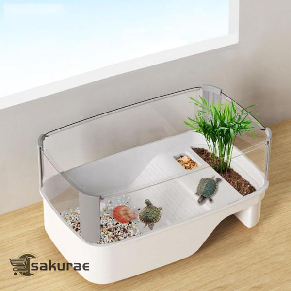 【高品質ポリマーPP素材】亀 飼育ボックスポリマーPP素材を採用しているため、落下耐性に優れ、壊れにくく、カメに安全で快適な生活環境を提供します。 同時に大口径の排水穴が付いており、水の交換が簡単になります。【優れた透明性】亀 水槽高透明ポ...