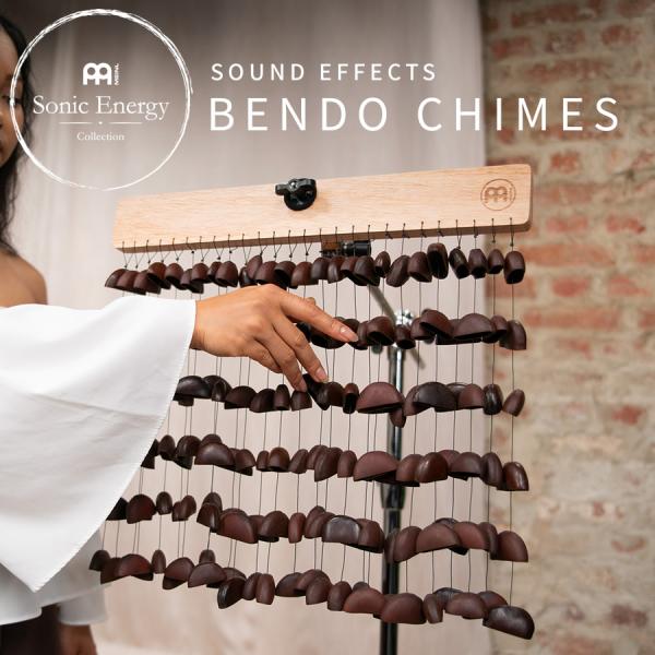 BENDO CHIMES種々の木の実をあしらったサウンドエフェクト・チャイムシリーズ。 殻をマホガニーの一枚板にすだれ状に結びつけたチャイムです。一般的なウィンドチャイムのように演奏できますが、それとは全く異なる水の流れのような心地良い音色...