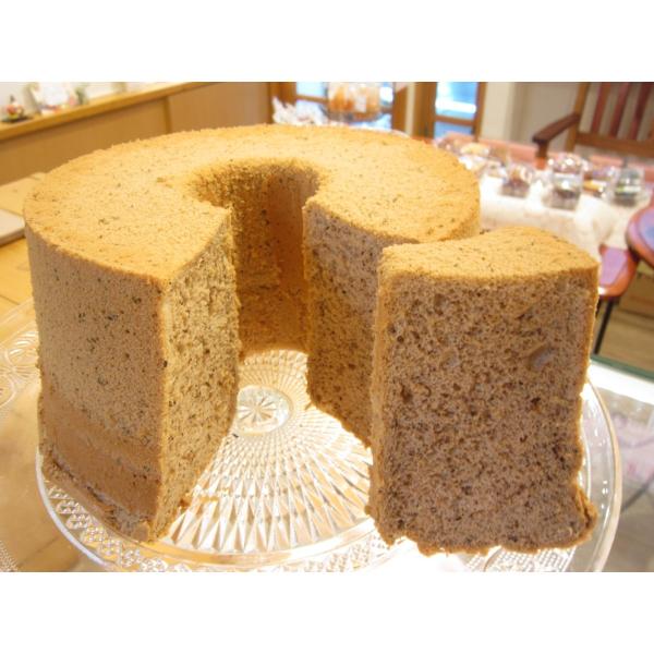 Sakurayama果房のシフォンケーキは無添加でお砂糖も控えめなので小さなお子様も安心してお召し上がり頂けます。紅茶やコーヒー、日本茶とも相性抜群。おやつには勿論、コンフィチュールやホイップクリームを添えて朝食やデザートにも。Sakura...