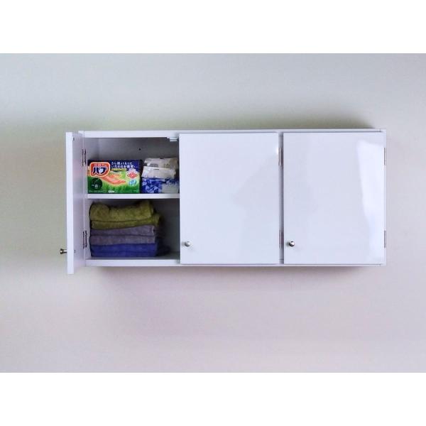 ■光沢が美しい吊り戸棚前面は傷や汚れに強いポリエステル樹脂を採用しています。洗面所の収納やトイレの収納、キッチンの収納に。上置としてもご利用いただけます。 ■サイズ外寸：幅897×奥行300×高さ400mm内寸【左】：幅561×奥行270×...