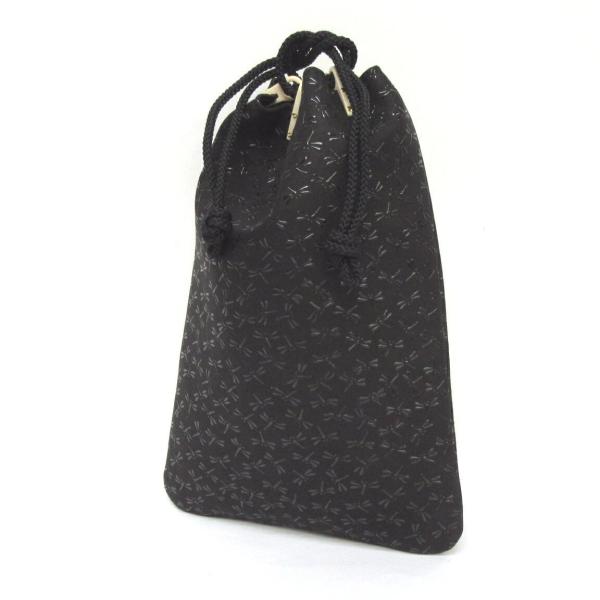 鹿革に漆で模様を付けた古くから甲州（山梨県）に伝えられた革工芸品です。ビロードのような柔らかな手触りの鹿革は丈夫で滑りにくい特徴があります。マチ無しの合切袋、その名の様に何でも小物をいっさいがっさい入れられる、普段使いに丁度いいサイズの巾着...