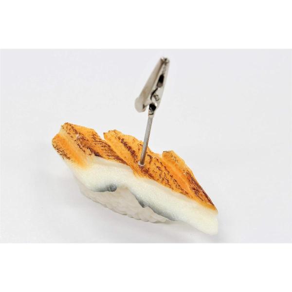 メモスタンド、写真立て、プライスカード等色々使えます。塩化ビニール製一つ一つ手作りですので着色・盛付けには個体差があります食品サンプルサイズ　約84mm×31mm×H30mm、クリップサイズ　約82mm〜85mm（食品サンプルに差し込むと約...