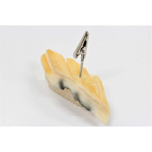 メモスタンド、写真立て、プライスカード等色々使えます。塩化ビニール製一つ一つ手作りですので着色・盛付けには個体差があります食品サンプルサイズ　約81mm×31mm×H30mm、クリップサイズ　約82mm〜85mm（食品サンプルに差し込むと約...