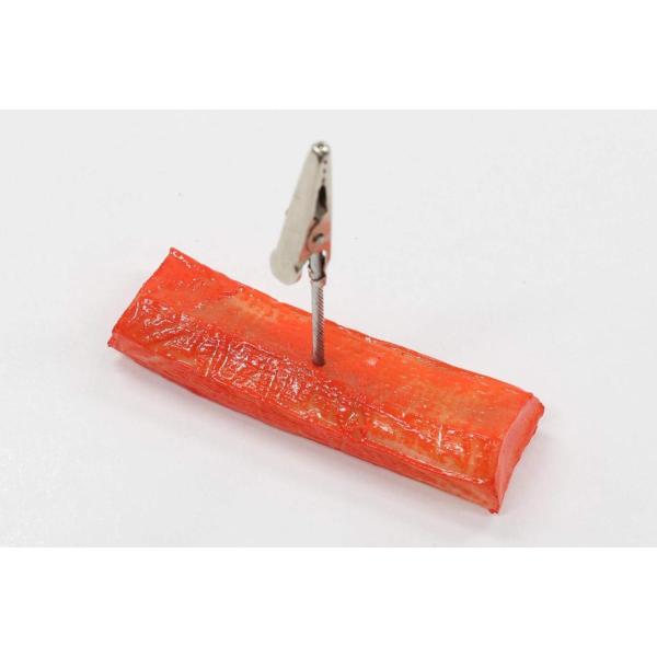 メモスタンド、写真立て、プライスカード等色々使えます。塩化ビニール製一つ一つ手作りですので着色・盛付けには個体差があります食品サンプルサイズ　約72mm×22mm×H16mm、クリップサイズ　約82mm〜85mm（食品サンプルに差し込むと約...