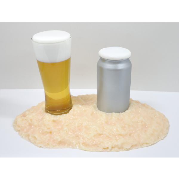 手元のビール缶を置くだけで、「美味しそう」と「脂肪を減らす機能」がひと目で分かる！機能性ビールの売場・店頭ディスプレイに最適です！機能性ビールの販売促進にお役立てください。脂肪模型(1kg)・タンブラービール・泡の3点セット軟質ビニール樹脂...