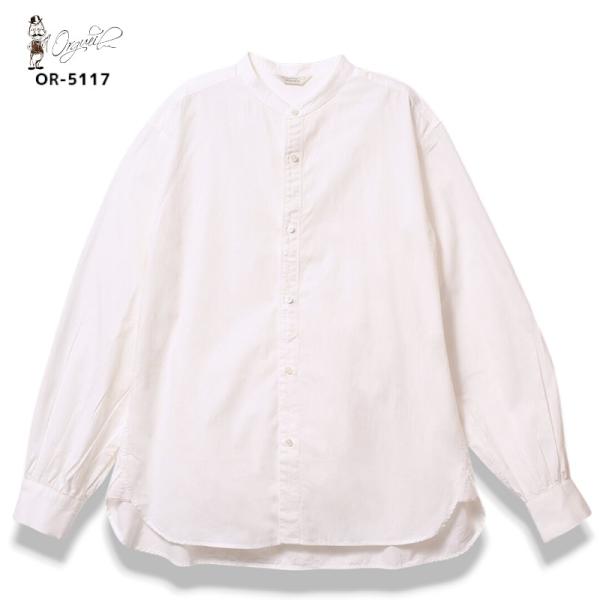 1900 年代初頭のブロードシャツを、オルゲイユ独自のフィルターを通して再構築しました。二重仕様のカフスが特徴で、ボタンが引っかからないように比翼のような役割を果たしています。日常で使いやすくするため、プルオーバー仕様から前開き仕様に変更し...