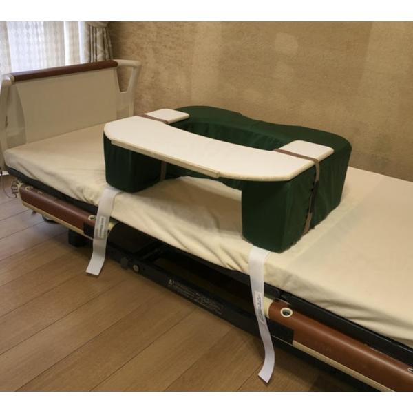 ●サイズ／72×55×22cm●カラー／343グリーン、桃色●座部内寸／幅41×奥行39cm●重量／重量本体：980g、テーブル：950g●材質／　座位保持具：発泡スチロール + 綿カバー　テーブル：ヒノキ●特徴／・座った際は、エアーマット...