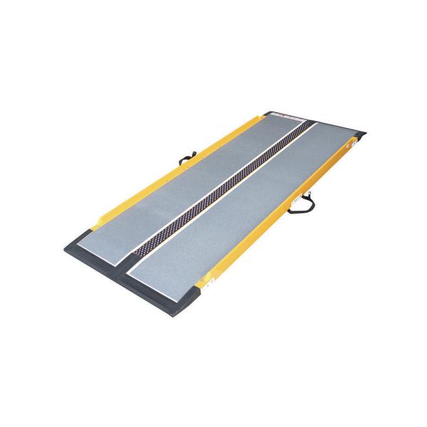 ●型番／628-130●サイズ／幅68×長さ100cm●重さ／約5.0kg●材質／FRP、アルミ、合成ゴム●耐荷重／300kg●特徴・全幅が68ｃｍとコンパクトになり、従来のスロープだと幅が広くて置けなかった場所にも設置できます。・スロープ...