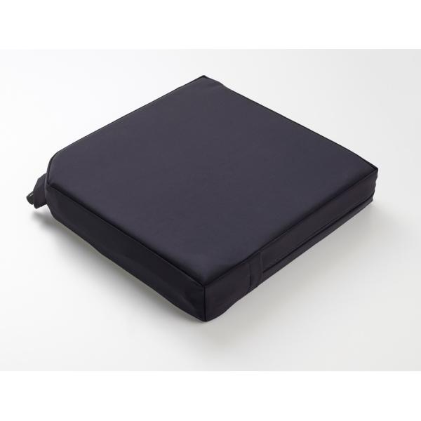 ●品番／ALC-80-40●サイズ／L400×W400×H80ｍｍ●重量／670g●カラー／カバー：ブラック、本体：レッド×グレー●材質／カバー：ナイロン、本体：ポリエステル、ポリウレタン●特徴／・利用者様に合わせてクッションの空気圧を調整...