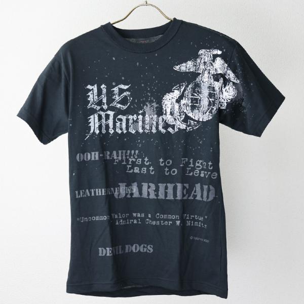 US.ROTHCO社が手掛けるオリジナルデザインTシャツシリーズの一つ。こちらは米軍海兵隊のシンボルマークEGAと海兵隊にまつわる様々な文字、゛First to Fight`や゛DEVIL DOGS`などを大文字、小文字で飾ったデザインにな...