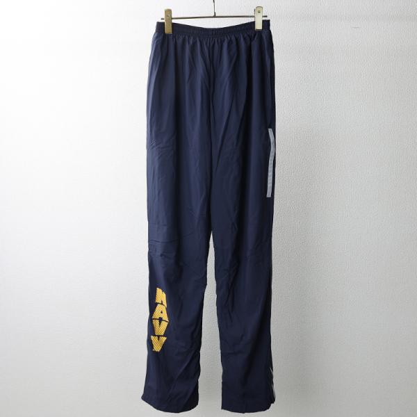 PANTS，NAVY RUNNING SUITPTとはフィジカルトレーニングの略で、海軍兵士が体力トレーニングを行う際に着用するパンツです。一般的なウィンドブレーカーとは異なりソフトなナイロン素材で簡易な撥水性があります。着心地も柔らかく、...