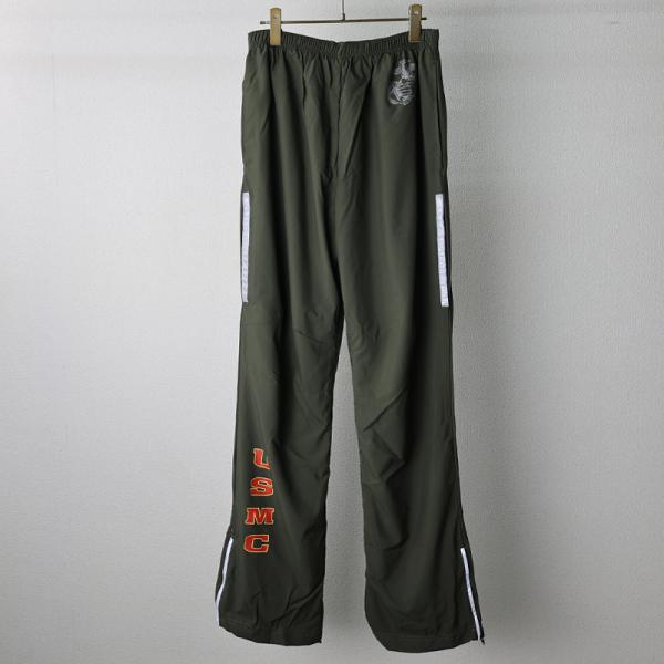 《G.I.・未使用品》※官給品ナンバーはありませんが米海兵隊が生産した正規アイテムですGI USMC Physical Training Uniform PantsPTとはフィジカルトレーニングの略で、米海兵隊が体力トレーニングを行う際に着...