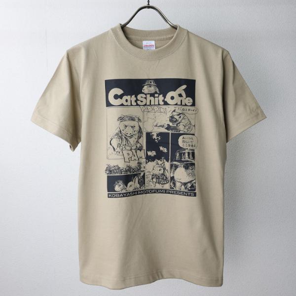小林源文先生コラボ企画第4弾!　コンバットマガジンに連載された人気漫画 Cat Shit One のコマを源文先生がTシャツ用にデザイン、今回は新たなキャラクターが登場!!　TシャツはCab Clothing、5.6オンスを使用。着心地や素...
