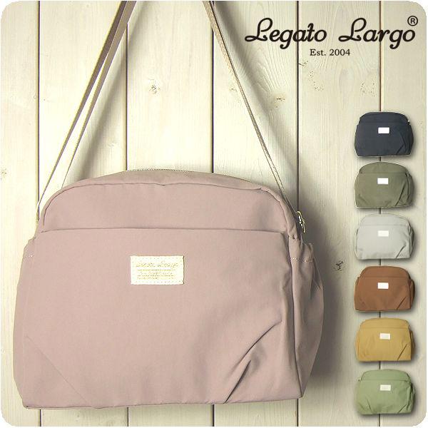・軽くてサラッとした触り心地の洗えるナイロン素材を使用した、レガートラルゴ【Legato Largo】のショルダーバッグです。開閉はシングルファスナータイプ、前面にファスナーポケットが１つ、背面にオープンポケットが１つ、両サイドにギャザー付...