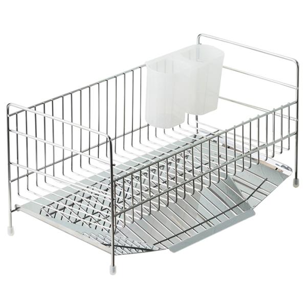 丈夫で耐久性に優れたステンレス製水切りラック。スリムサイズでシンクサイドのスペースを取らず、限られたキッチン空間にもすっきり設置できます。傾斜した水切りトレーにより、水が直接シンクへ流れるため衛生的にお使いいただけます。カトラリーやトング、...