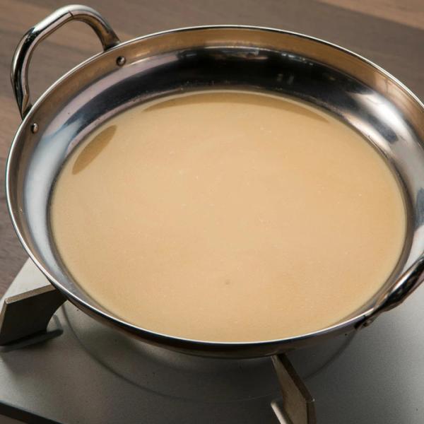 山樹のもつ鍋スープ（本格味噌・ピリ辛味噌・あっさりしょう油）♪ホルモンの旨みがもっとも感じられるスープです。