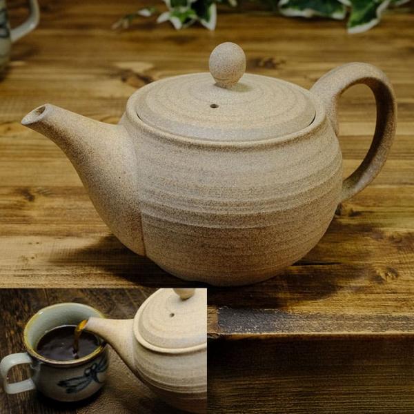 無釉薬で仕上げた趣き溢れる珈琲急須常滑焼の技でコーヒーをまろやかに。盛正窯の「焼締コーヒー急須」関連キーワード：a10680 盛正窯 コーヒー急須 常滑焼 日本製 焼締 陶器 ティーポット コーヒーサーバー 450cc ステンレスフィルター...