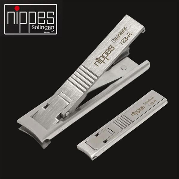 重さわずか16g　超・ミニサイズでも抜群の切れ味長さ6cm、厚さ4mmの超小型・薄型設計の爪切り。財布や胸ポケットにもすっぽりと収まるサイズ感ですが、切れ味バツグンで、軽い力でもスムーズに切れます。耐久性に優れたステンレス製で、表面はヘアラ...