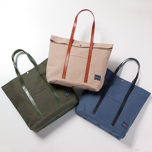 重い荷物も楽々収納。タフで丈夫な6号帆布のトート耐久性が高く、タフに使える6号帆布を使用したA3サイズ対応の大きなトートバッグ。丈夫な6号帆布は重い荷物を入れても型崩れしにくく、肩掛けできる長さの持ち手は鞄の底まで包みこむように縫製されてい...