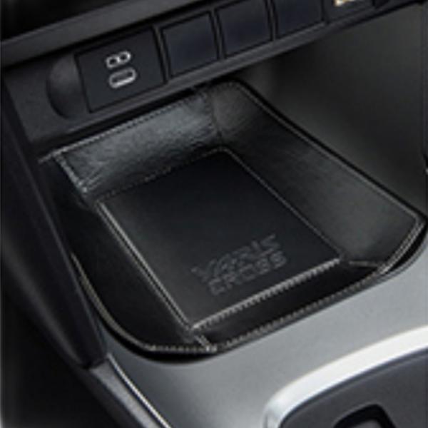 トヨタ純正コンソールトレイ適合車種:ヤリスクロス　　適合型式:MXPB10　MXPB15　MXPJ10　MXPJ15部品番号:08283-52020他車への流用の際は、初期不良含め、メーカー保証をお受けできませんので、返品交換不可となります...