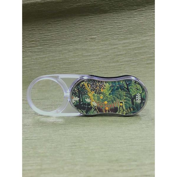 【発売日：2018年12月01日】LEDライト付き携帯ルーペに装飾された原生林の猿を描いた絵画が光の反射により美しい輝きを放ち、奥行き感がありますので非常に高級感の有る携帯ルーペです。老眼鏡でも読みにくい小さな文字もハッキリ見える拡大倍率が...