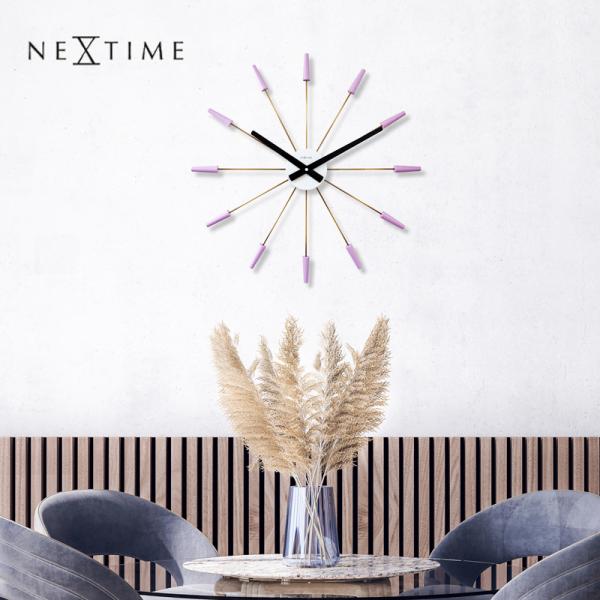 【商品説明】オランダのデザインクロックブランドNEXTIME（ネクスタイム）の2024年モデル。トレンドのラベンダー色をインデックスに施した、ありそうで無かったミニマル可愛いモデル。シンプルな部屋のアクセントに。太陽デザインでお部屋が華やか...