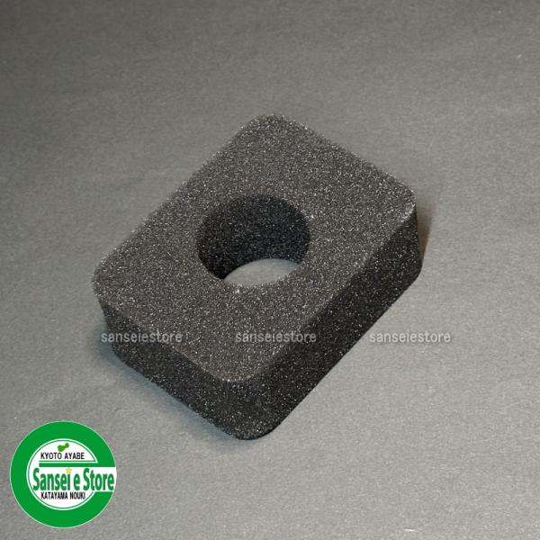 三菱4サイクルエンジン用クリーナーエレメントセミドライ式ですのでオイルに浸したエレメントになります■サイズ99ｍｍｘ66ｍｍｘ35ｍｍ※実測のため多少の誤差はご了承ください■おもな適合機種ミツビシGM131L等※同じ型式でも仕様により異なり...