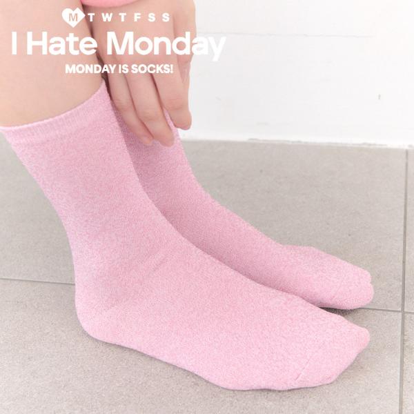 ■アイテム説明New Glitter Socks / ニューグリッターソックス / IHMLITER03ラメ糸がさりげなく輝くグリッターソックス。足元に程よい華やかさをプラスし、シンプルなスタイリングのアクセントになる一足です。■こんなキー...