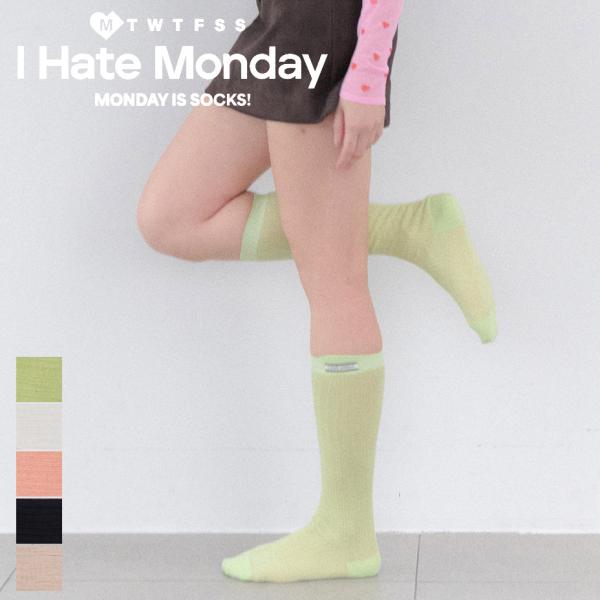 ■アイテム説明Loose Fit Knee Socks / ルーズフィットニーソックス / ゆったりとしたひざ下丈の薄手ソックス。クシュっと縮めても、伸ばして履いても可愛くアレンジできます。リブ部分のロゴタグがさりげないアクセントに。■こん...