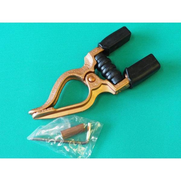 バネ式のアースクリップ　VC-300   黒ゴムカバー付き阪口製作所製クイックタイプのため取り付け・取り外しが簡単です最大口開き　　　　　　 28 mm使用可能ケーブル　　22-38 mm2幅　高さ　　　　　　　　175 mm　　　　　　　...