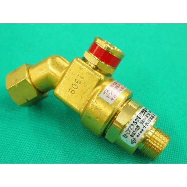 (株)千代田精機の乾式安全器調整器・配管取出口用高圧ガス保安法により、乾式安全器の設置が義務付けられています。特長1.トリックカム復元方式2.超安全型、全機能装備3.完全密封型消炎構造4.軽量小型（240ｇ）5.生産物賠償責任保険付仕様型式...