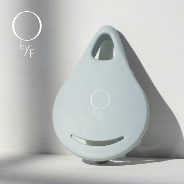 アウトバス、インバス、シャンプーブラシとしてもご使用いただけるO by Fのスキャルプブラシ。頭皮のことを考えて作られた押し玉や十字突起、C型突起が、頭皮を健やかな状態へと保ちます。 サイズ：90×40×140mm素材：オレフィン系エラスト...