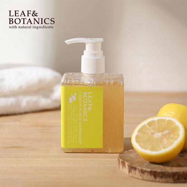 【春夏限定】ひんやり、澄みわたる。手肌を心地よくリセットするハンドソープ。商品名：スクラブハンドソープ レモン内容量：240ml原産国：日本製造販売元：松山油脂株式会社区分：化粧品広告文責：(株)エル・ローズ　TEL 0120-291-410